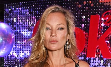 Foto Kate Moss Y El Sensual Naked Dress Que Descubrió Su Pecho