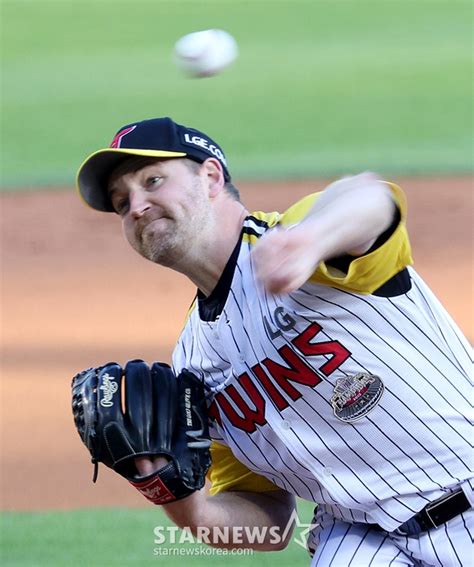 [포토] 엔스 뿌리는 클라스가 달라 스타뉴스