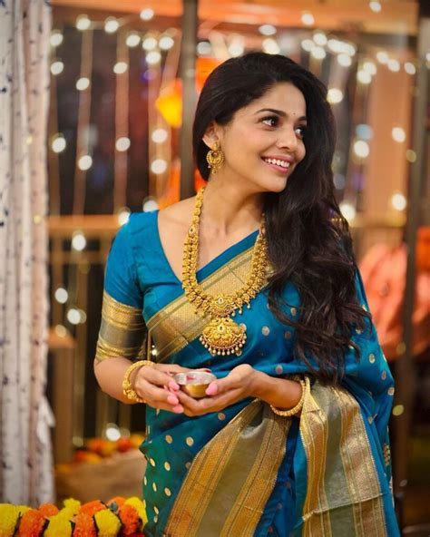 Pooja Sawant Wiki Biography Age Husband Movies Photos पूजा सावंत Exclusive 2024 Rang
