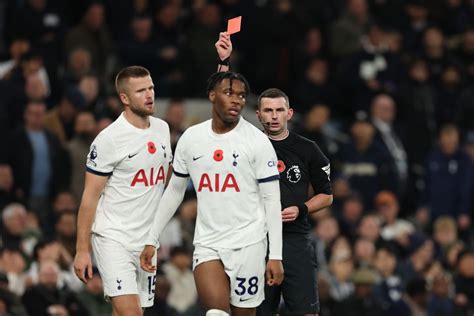 Tottenham 1 4 Chelsea Nine Man Spurs Fall To Pochettinos Blues In
