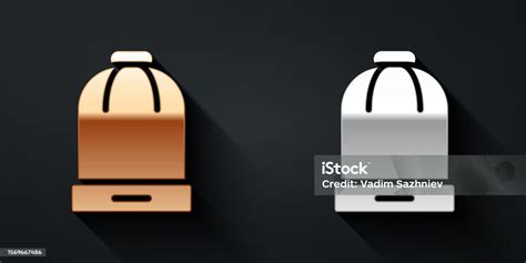 금색과 은색 겨울 모자 아이콘은 검은색 배경에 분리되어 있습니다 긴 그림자 스타일 벡터 개인 장식품에 대한 스톡 벡터 아트 및 기타 이미지 개인 장식품 검은색 겨울