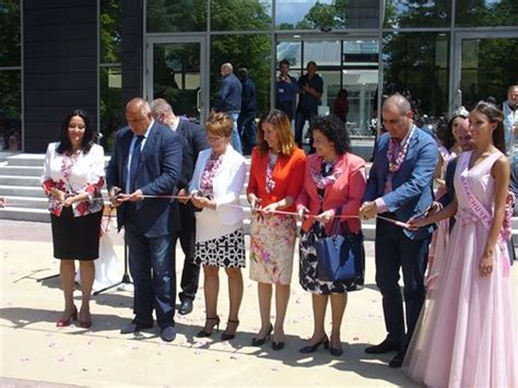 Премиерът Бойко Борисов откри Музея на розата в Казанлък ще спира разрухата в чинията на Бузлуджа