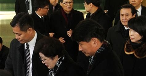 [김정일 사망]조문 마치고 돌아온 이희호 여사