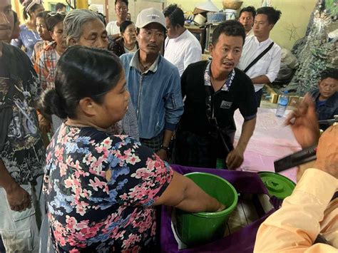 Khit Thit Media ပြည်ပရောက် လူငယ်များကို Facebook