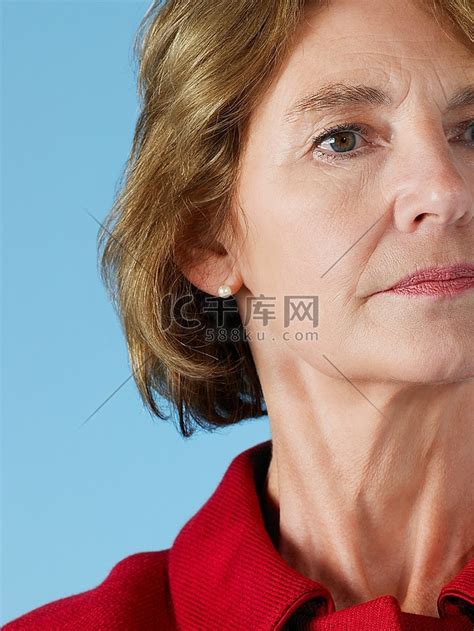 严肃的女人高清摄影大图 千库网