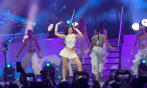 Kenia Os Inició El “k23 Tour” En El Auditorio Nacional Cantando “como La Flor” De Selena