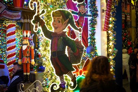 Η Αθήνα στολισμένη για τη γιορτή των Χριστουγέννων Φωτογραφίες