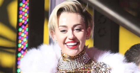 Miley Loves Elvis And Weed E Online