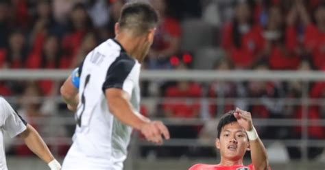 [포토]홍철 가랑이 사이로 슛팅