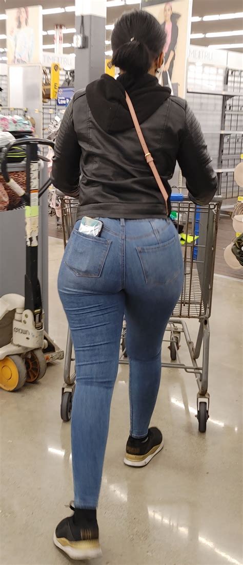 Milf Brunette Big Butt Tight Jeans