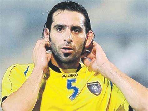 التعاون السعودي يمنح الأردني أبو هشهش شارة قيادة الفريق كووورة