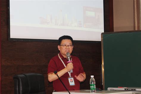 ImgRsc school ImgNews 初中校长姚平致辞001 初中校长姚平致辞