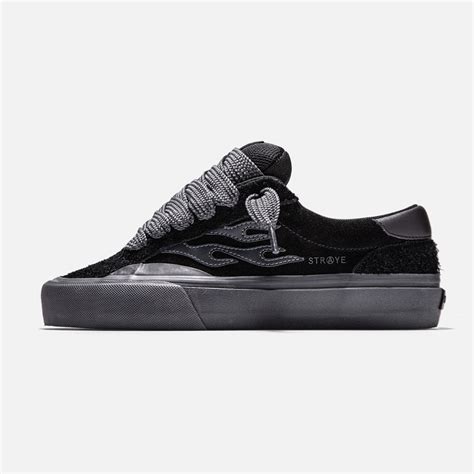 Logan Puff Low Top Skate Shoes Straye