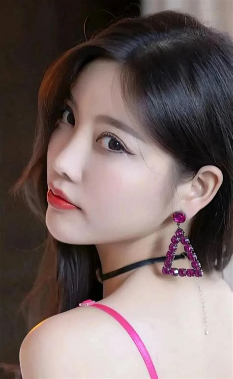 杨晨晨：惊艳迷人，美艳女神完美身材写真！