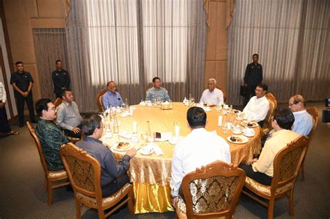 နိုင်ငံတော်စီမံအုပ်ချုပ်ရေးကောင်စီဥက္ကဋ္ဌ နိုင်ငံတော်ဝန်ကြီးချုပ် ဗိုလ်ချုပ်မှူးကြီး မင်းအောင်လ