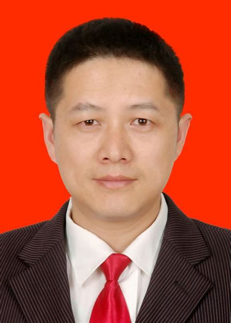 证件照男40岁 证件照男50岁 伤感说说吧