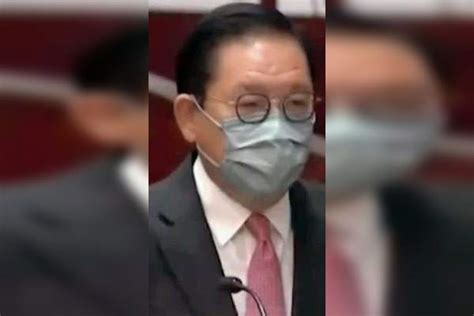 香港立法会议员首次在国徽下宣誓，林郑月娥为立法会议员监誓！林郑月娥香港立法会国徽