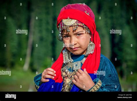 Clothes Wear In Jammu And Kashmir At Michael Carandini Blog