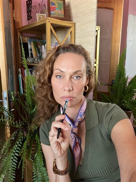 Я звичайна людина Живу і працюю на Кіпрі в місті Лімассол Англійська дітям консультації