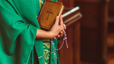 Румънски свещеник е задържан за сексуално насилие Новини бг