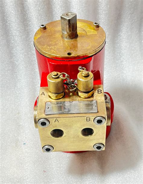 Danfoss Brc 002 A1 Hydraulic Double Acting Balanced Rotary Actuator 051 4382 With Block Brc