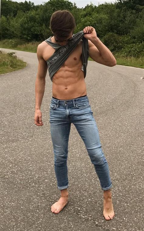 Геи в одних джинсах 84 фото