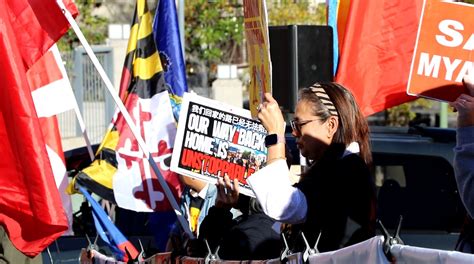 စစ်ခေါင်းဆောင် တရုတ်ခရီးစဉ်ကို အမေရိကန်ရောက်မြန်မာများ ဆန္ဒပြ၊ တရုတ်ထုတ်ကုန် အသုံးမပြုရန် တိုက်တွန်း