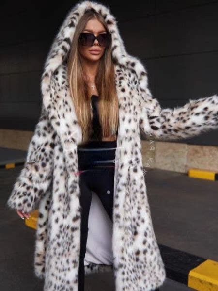 Шуба искусственная Зима размер 60 цвет белый черный Мех искусственный купить по выгодной