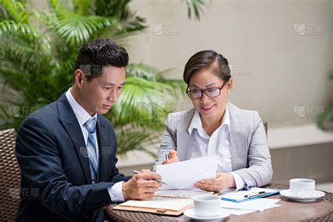 文档 商务 专业人员 东亚人 女人 商业金融和工业 亚洲人种 2015年 报告 商务人士