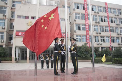 酒店管理系举行升旗仪式 酒店管理学院