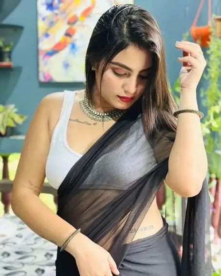 Black Saree With Blouse Combinations For A Modern Look