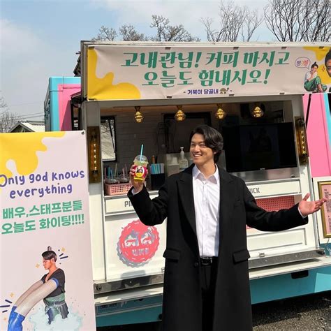 언니쓰트럭 커피차 츄러스 Repost Seunghoshin —— 땡큐 거북이 당골🐢💚 늦은 감사인사 신승호 언니쓰트럭 이름츄러스 레터링츄러스