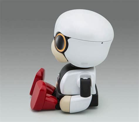 Toyota Kirobo Mini Robot Wants To Become Your Smart Companion Tuvie