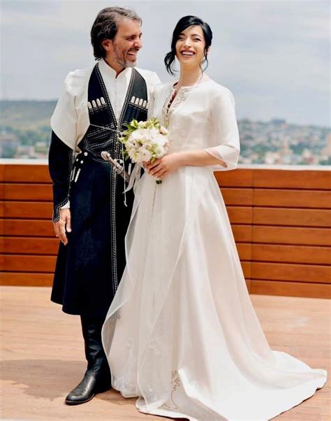 Синът на София Лорен се венча за млада булка от Грузия и прие православието Информационна