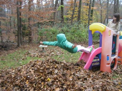 Niños Cayéndose S Actitudfem