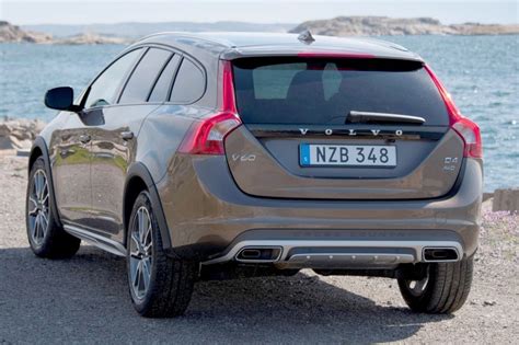 2016 Volvo V60 Cross Country Pictures 40 Photos Edmunds