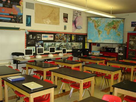 Danwazie Diaries Teacher Strips NAKED To Make Students Understand Anatomy Class Better PHOTOS