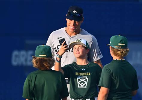 As Fans Boo Aaron Judge Solely For Choosing New York Yankees