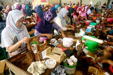 Minimum Wage Working Hours Among Issues Discussed In Omnibus Bill Minister Business The