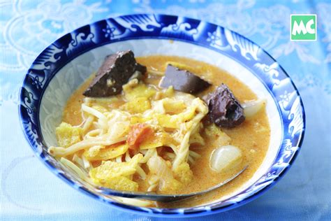 လူ ၂၀၀ စာ နို့စိမ်းခေါက်ဆွဲ စတုဒိသာ အလှူ လုပ်ခဲ့တဲ့ နွယ်နီ