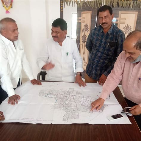 పిప్రి ఎత్తిపోతల మ్యాప్‌ను పరిశీలించిన ఎమ్మెల్యే Mla Examining The