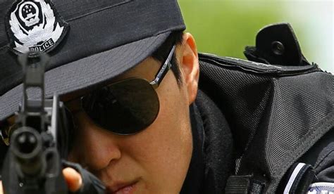 女特警真心話訓練狠從來不化妝找對象挺費勁 每日頭條