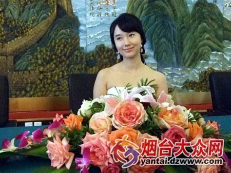李微笑韩国演员李微笑 尚可名片