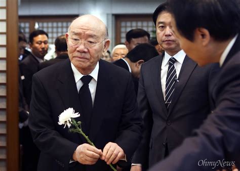 김영삼 전 대통령 빈소 조문하는 전두환 오마이포토