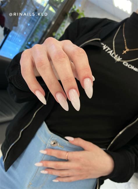 Молочные ногти в 2023 г Ногти Светлые ногти Дизай ногтей