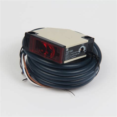 E3jk R4m1反馈反射型npn五线光电感应开关探头光电开关传感器带板 虎窝淘