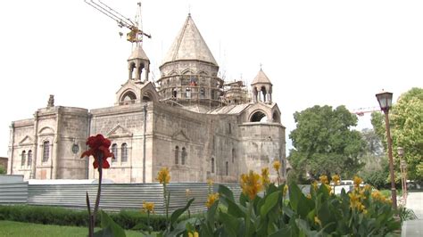 Ավարտվել է Ս Էջմիածնի մայր տաճարի զանգակատան վեղարի և գմբեթի