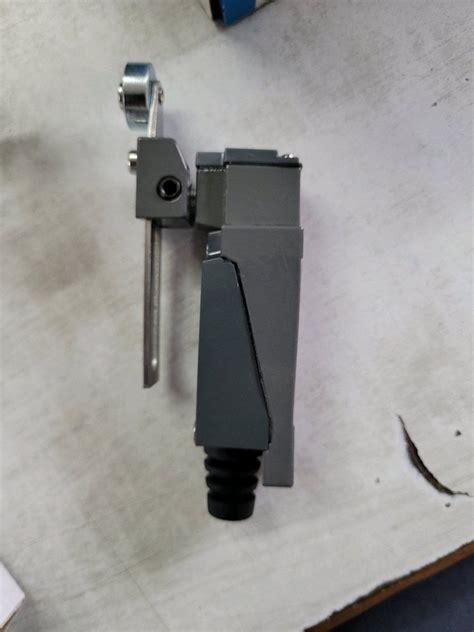 Chint Limit Switch 8108 At Rs 472 Piece Dust Proof Limit Switch In Jaipur Id 26375487097