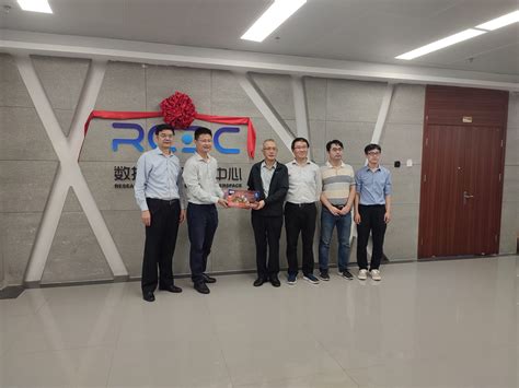 社交机器人检测算法研究成果发表 数据空间研究中心