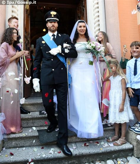 Luisa Corna A 57 Anni Ha Sposato Il 42enne Stefano Giovino Le Foto Delle Nozze In Chiesa